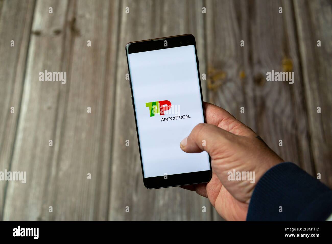 Air portugal mobile phone hi-res stock photography and images - Alamy