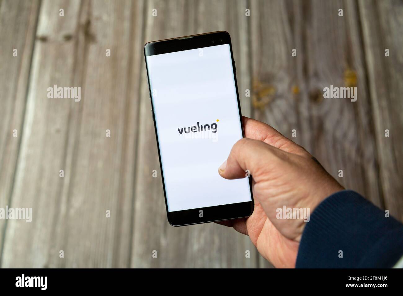 Vueling cell app hi-res stock photography and images - Alamy