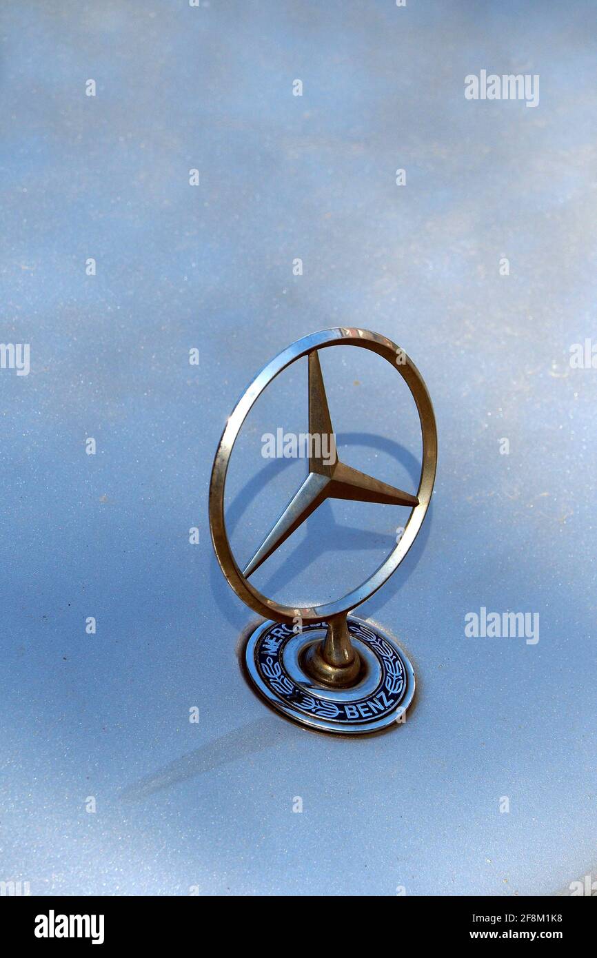 Mercedes-Benz logo on a car Stock Photo - Alamy