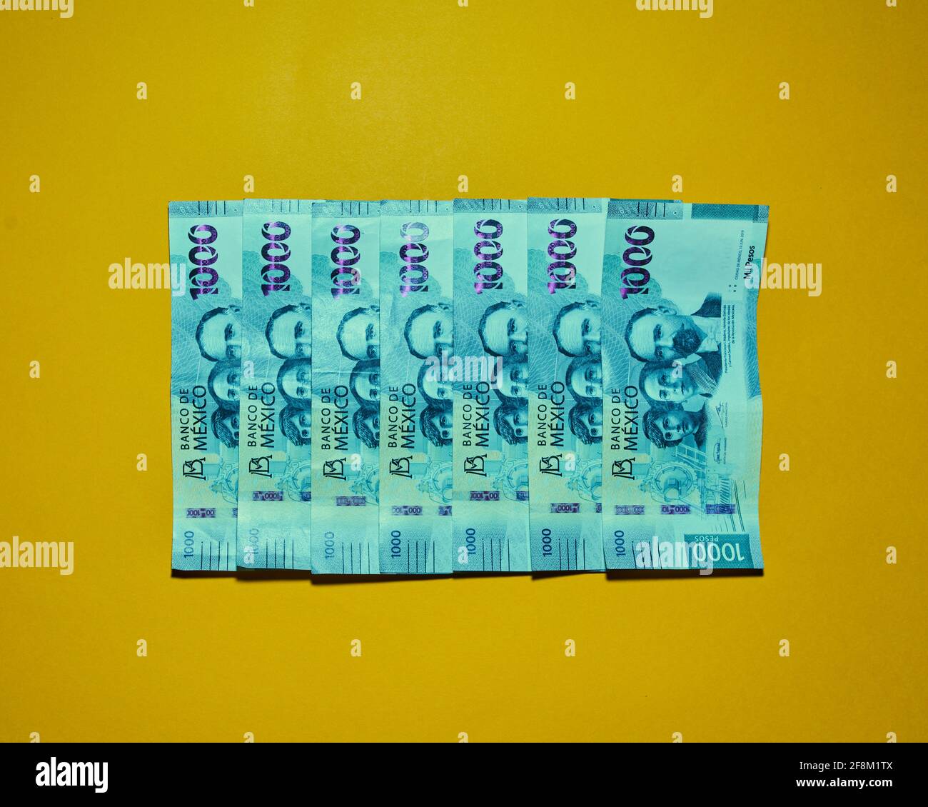 1000 pesos bill hi-res stock photography and images - Alamy