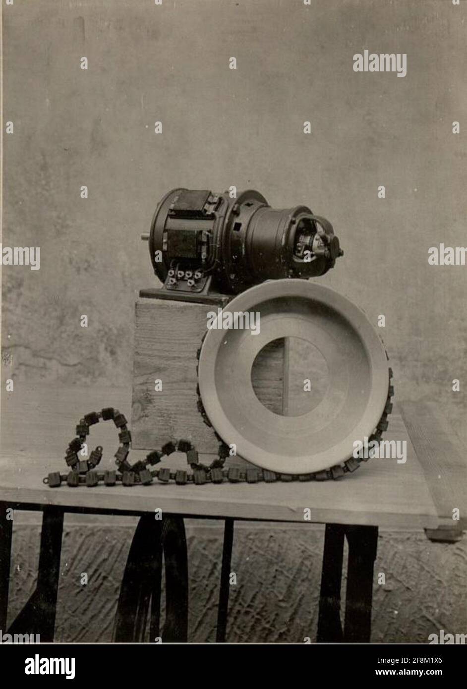 Aircraft radio (s) Station, generator, drive disc and V-belt, recorded ...