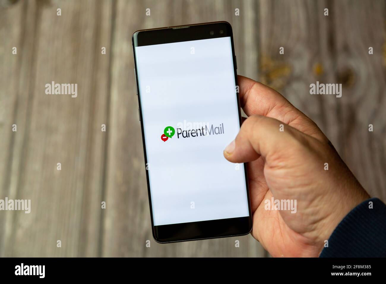 Parent mail mobile app hi-res stock photography and images - Alamy