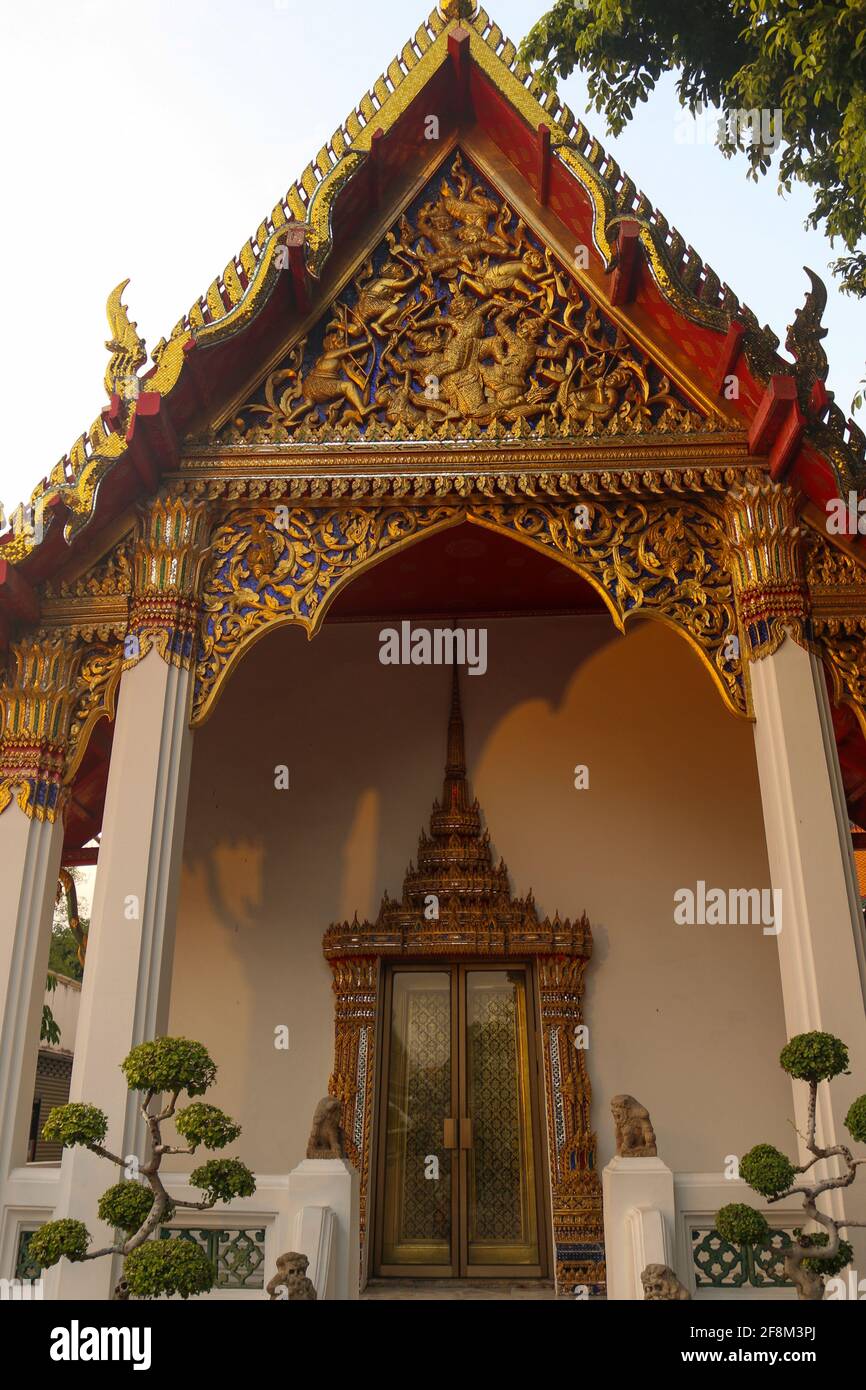 Phra Viharn Kod decorative entrance door and ornate roof from the ...