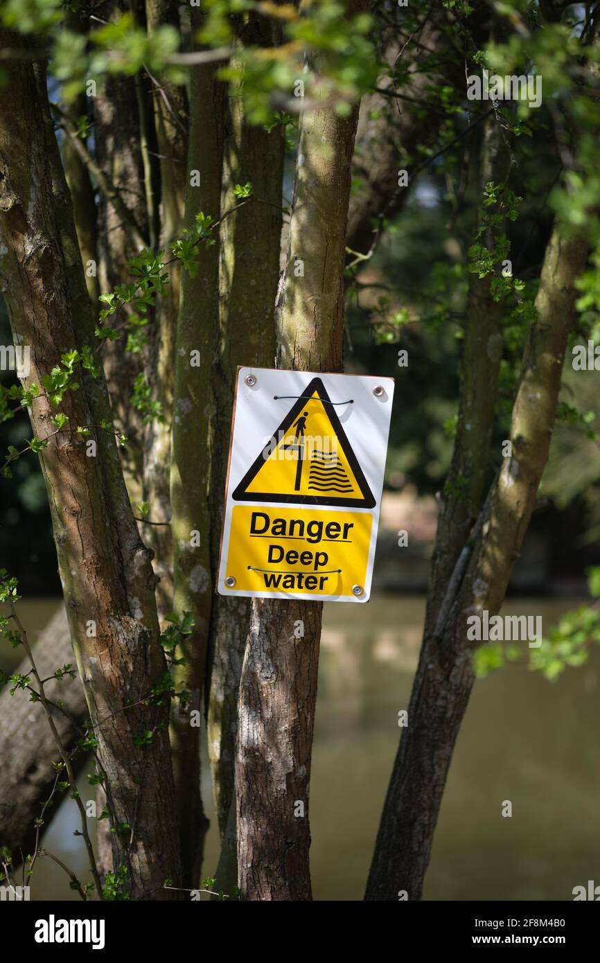 Danger deep water sign board hi-res stock photography and images - Alamy