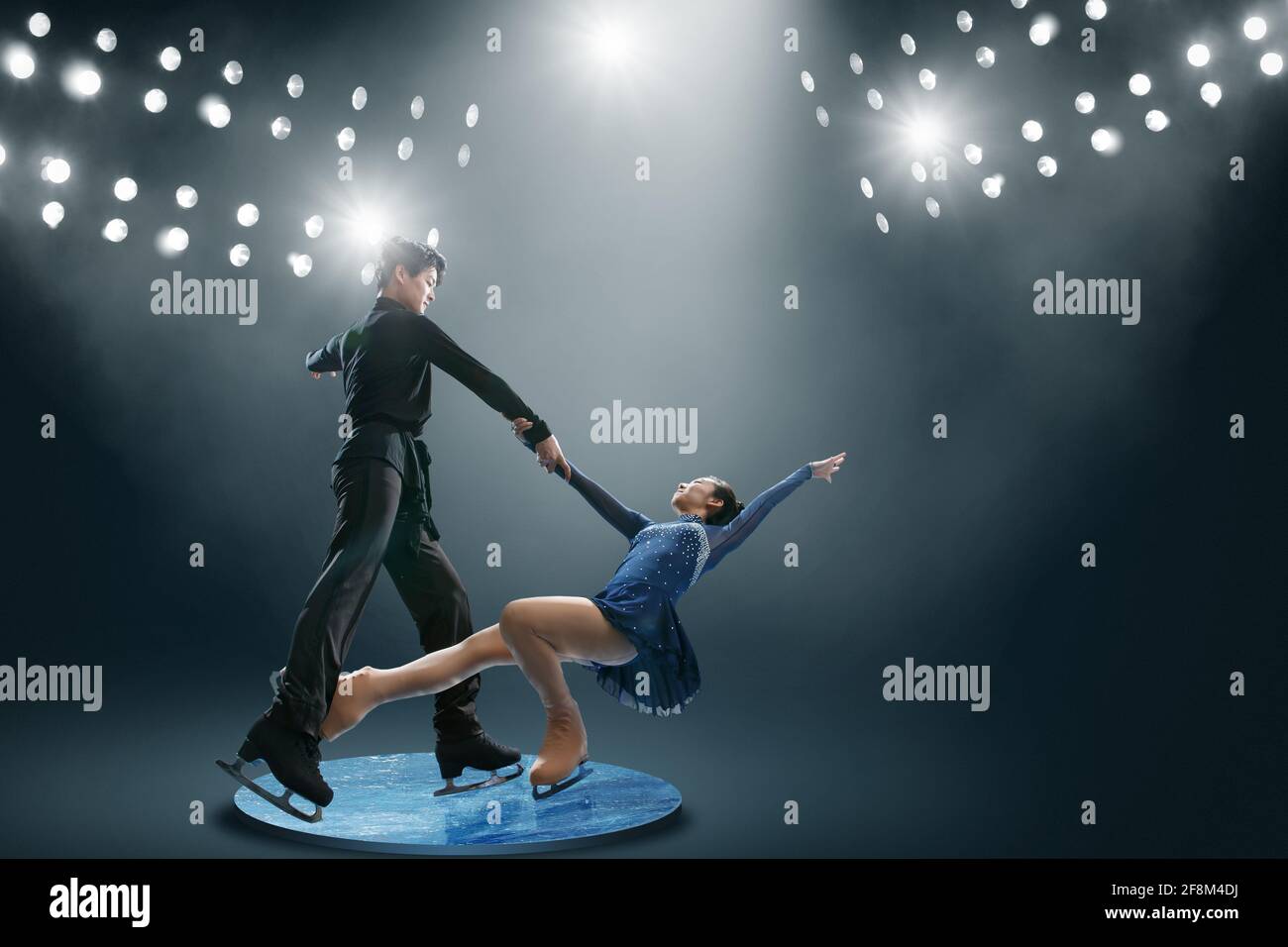 Pairs figure skating Stock Photo - Alamy