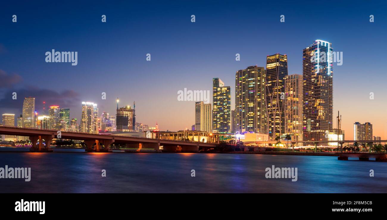 Macarthur causeway bridge at night hi-res stock photography and images ...