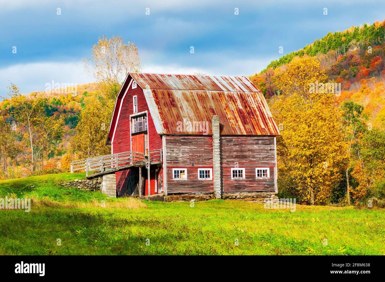 Old faded red barn by the roadside in the Green Mountains of the ...