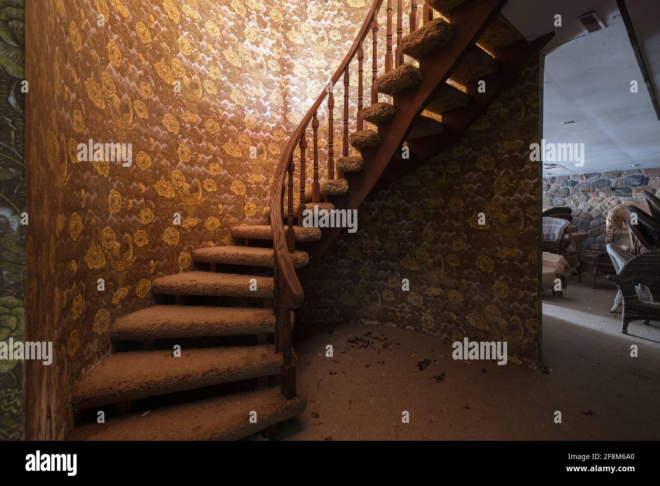 Semi circular staircase hi-res stock photography and images - Alamy