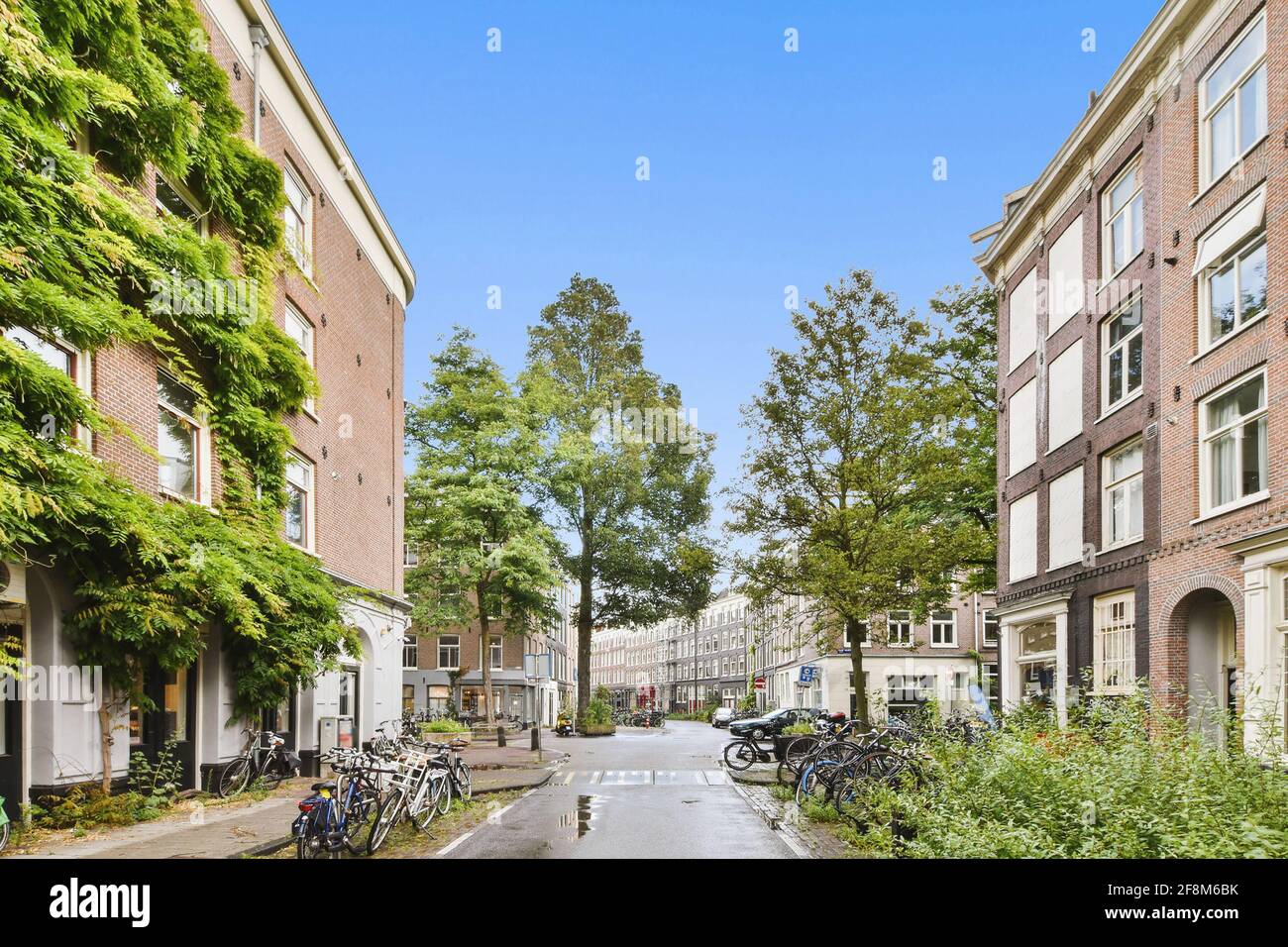 Multistory old residential house hi-res stock photography and images ...