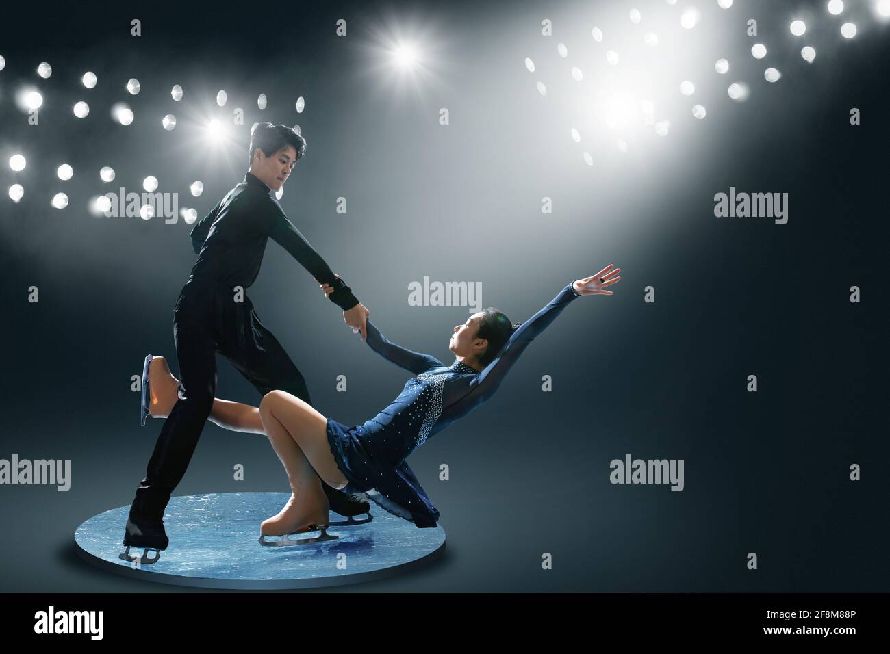 Pairs figure skating Stock Photo - Alamy