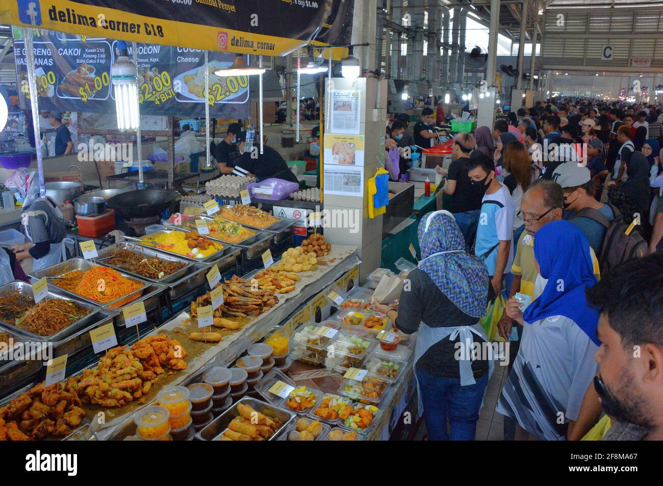 Bandar Seri Begawan, Brunei. 14th Apr, 2021. People shop at a local ...