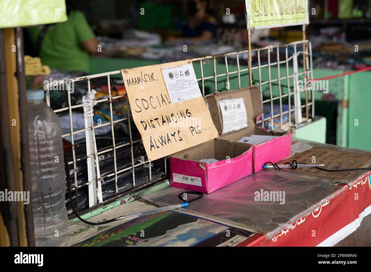 A sign advising people of social distancing at the entrance of a store ...