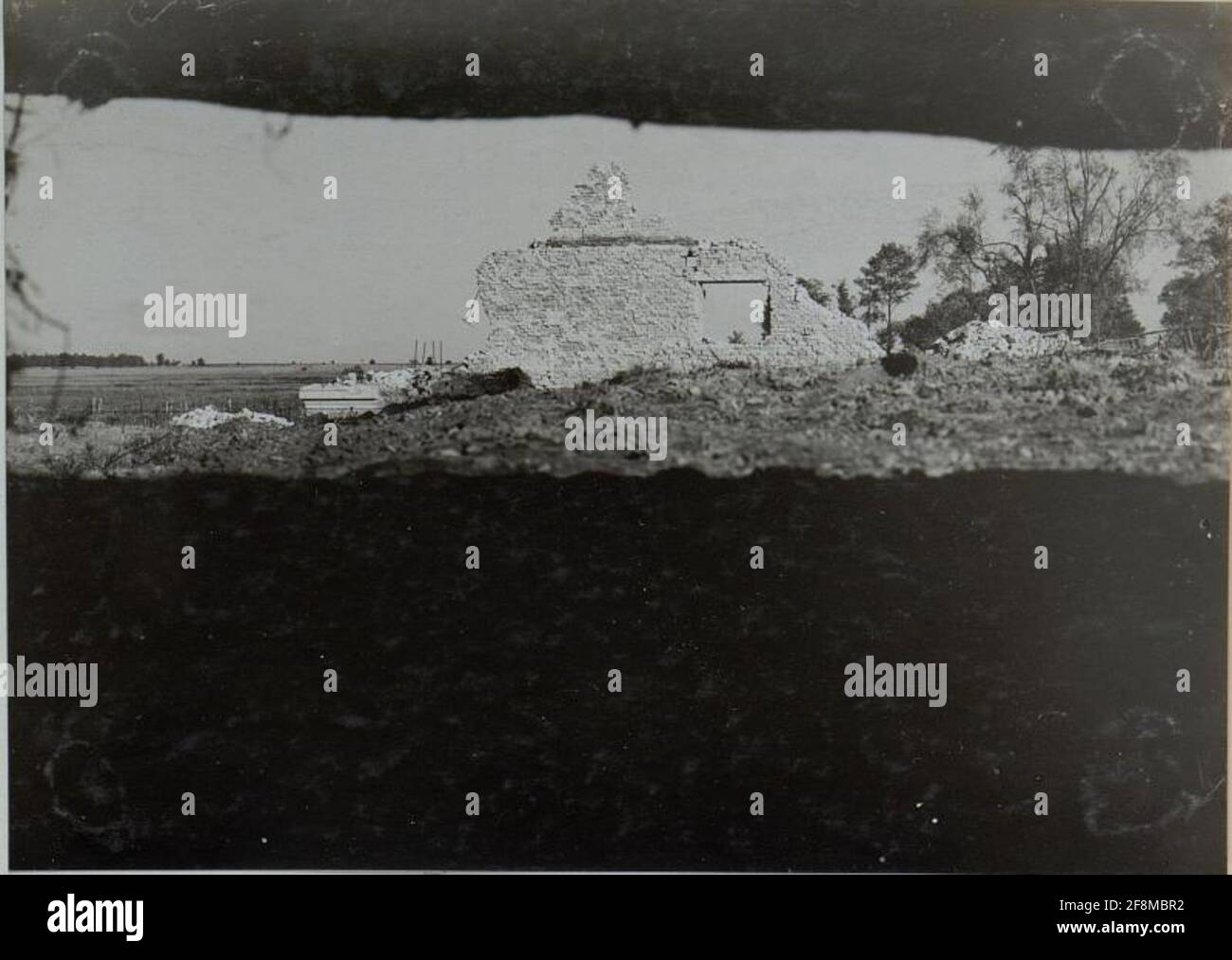 Destroyed house in wartime hi-res stock photography and images - Alamy