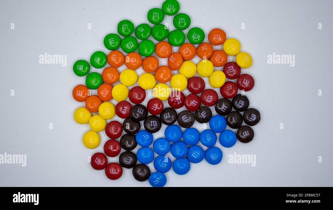Strawberry Ice Breakers mints layout Stock Photo - Alamy