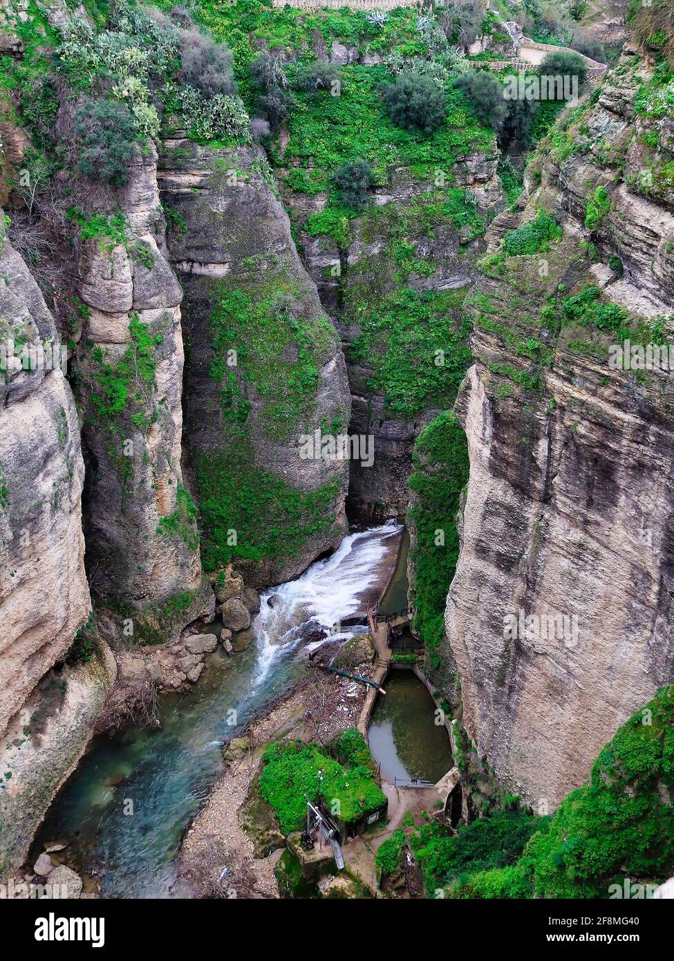 Mesmerizing shot of the Guadalevin river spanned by the Puente Nuevo ...