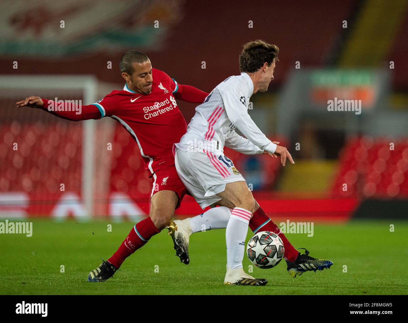 L makes a tackle hi-res stock photography and images - Alamy