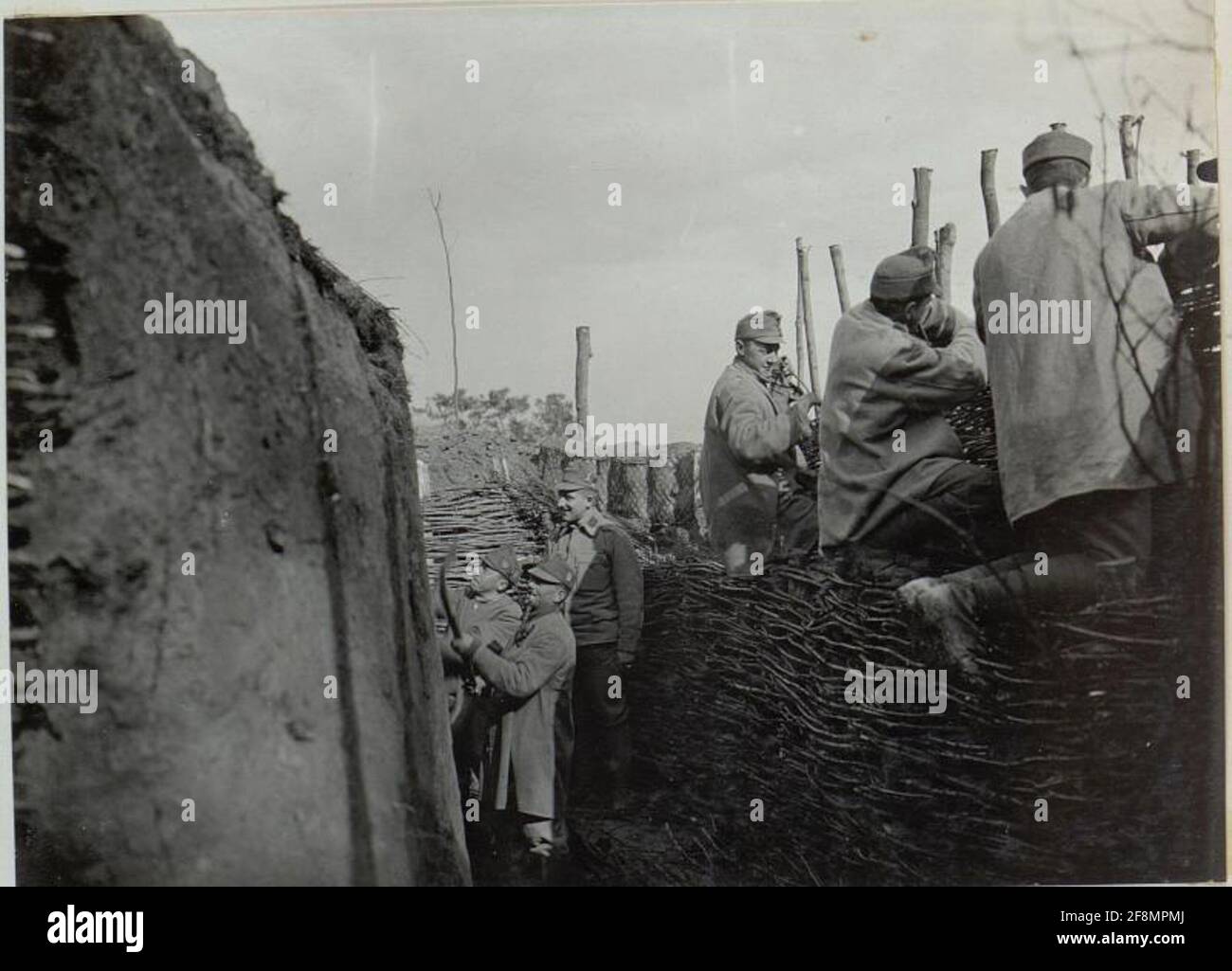 Bender of the walls in a trench in the left wing compagger 5 of the ...