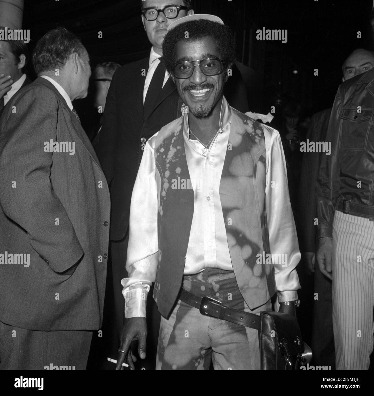 Sammy davis jr 1970s hi-res stock photography and images - Alamy