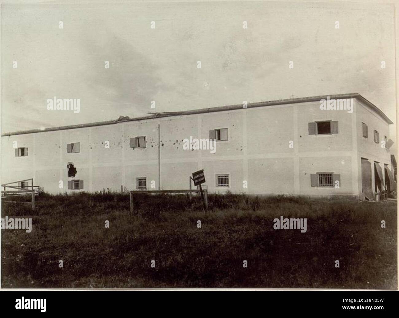 Barracks in war hi-res stock photography and images - Alamy
