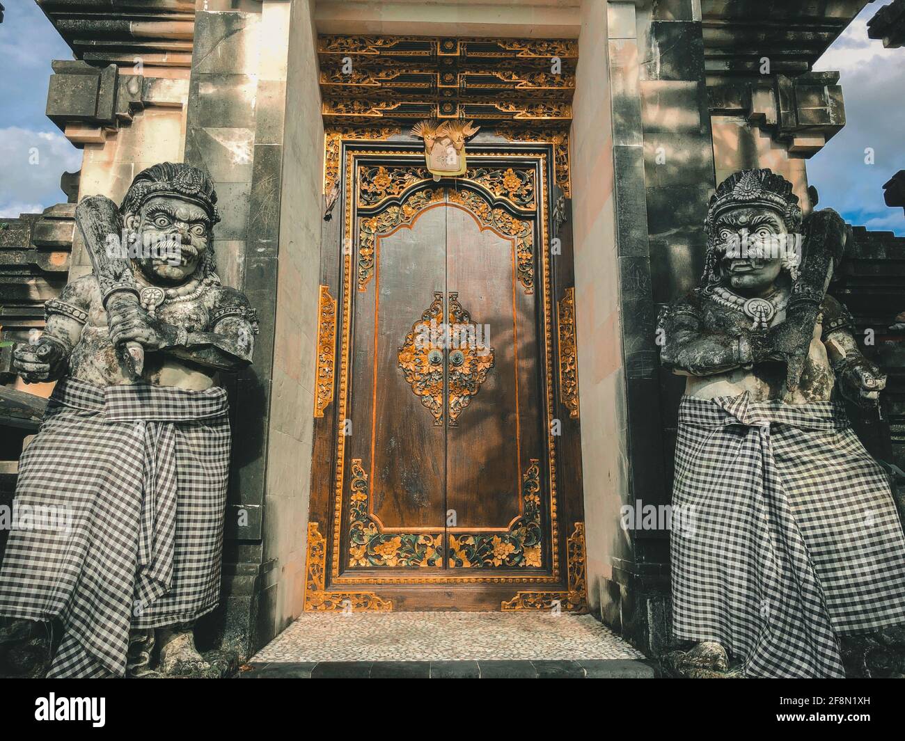 Door or gate to enter into traditional balinese garden architecture ...