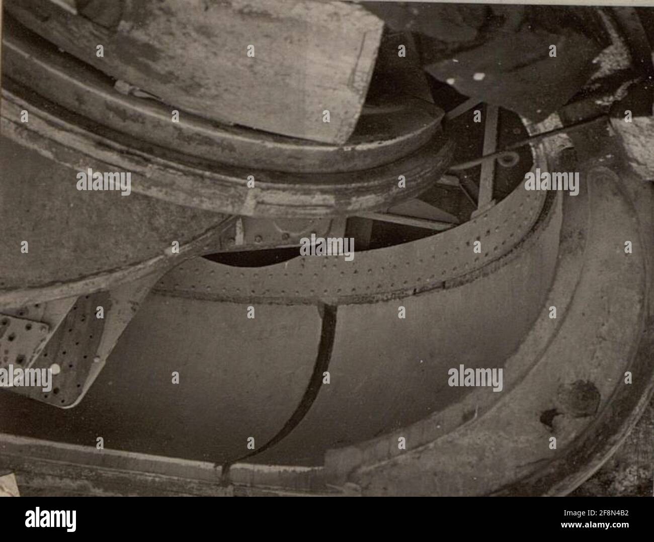 Fort Hensel: Through a hit destroyed armor couple of 12 cm m.8. Cannon ...