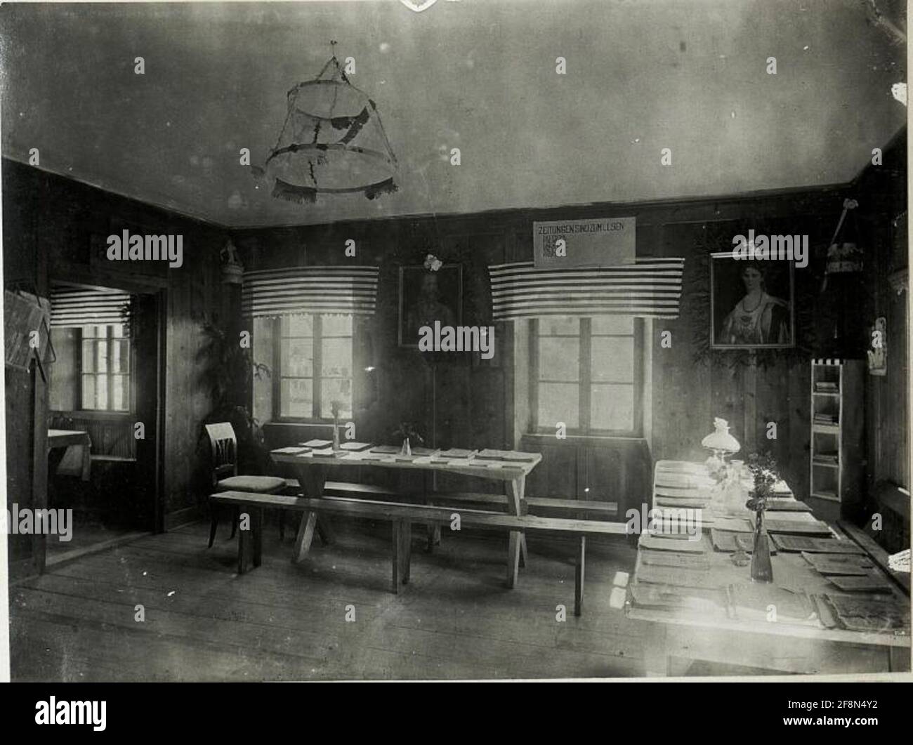 Soldiers at reading room hi-res stock photography and images - Alamy