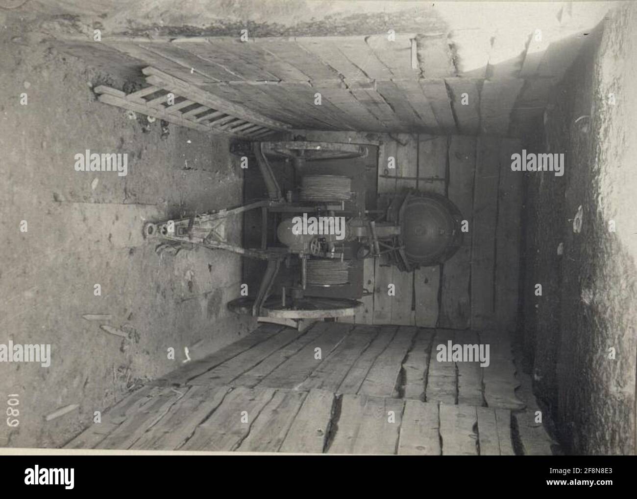 Source position hi-res stock photography and images - Alamy