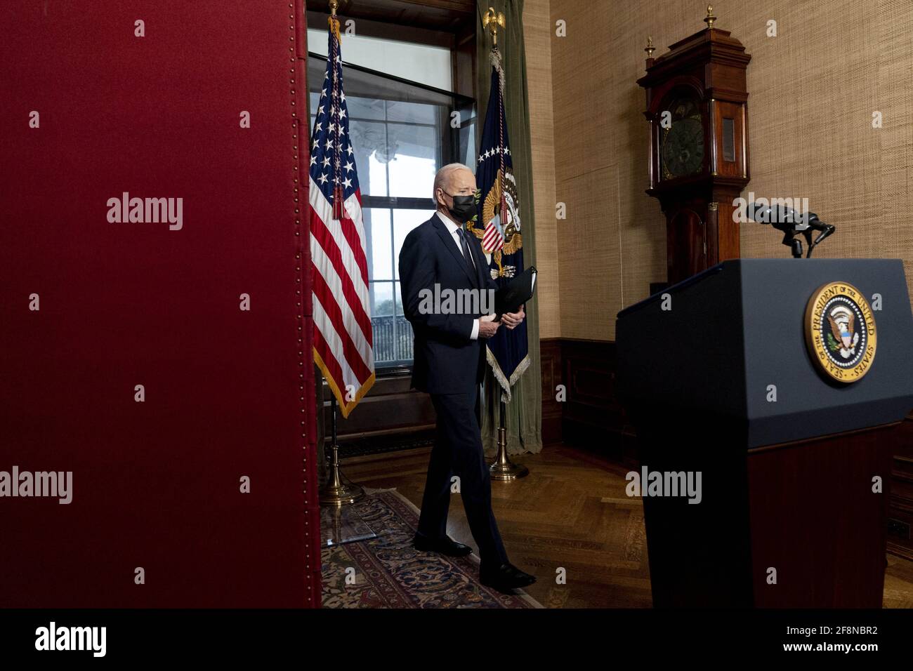 White house treaty room podium hi-res stock photography and images - Alamy