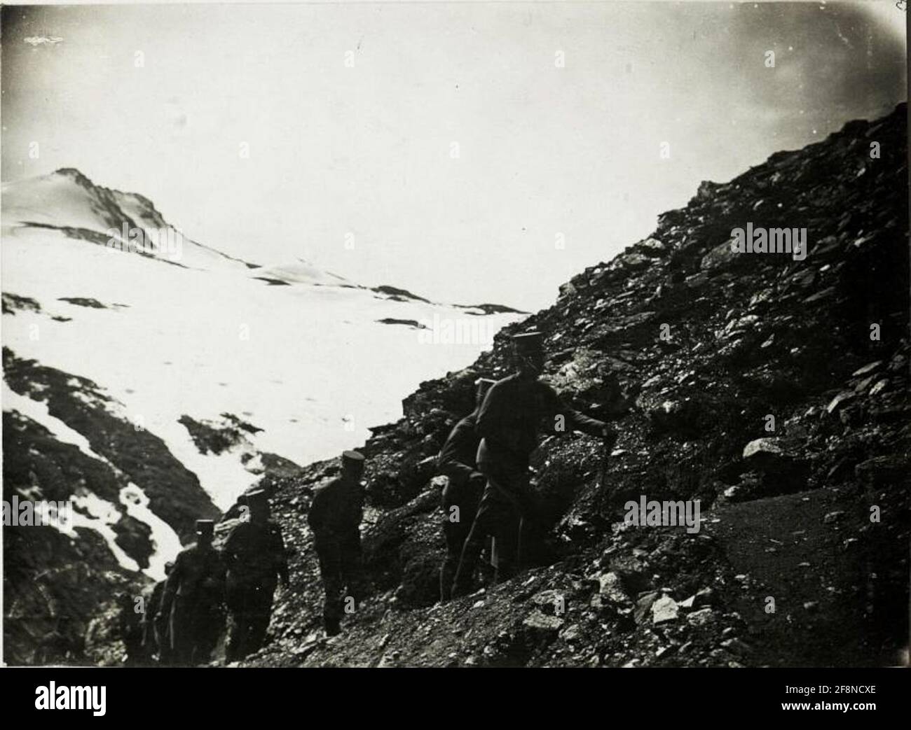 From the wire cable car on the three languages tip, Kaiser Karl goes to ...