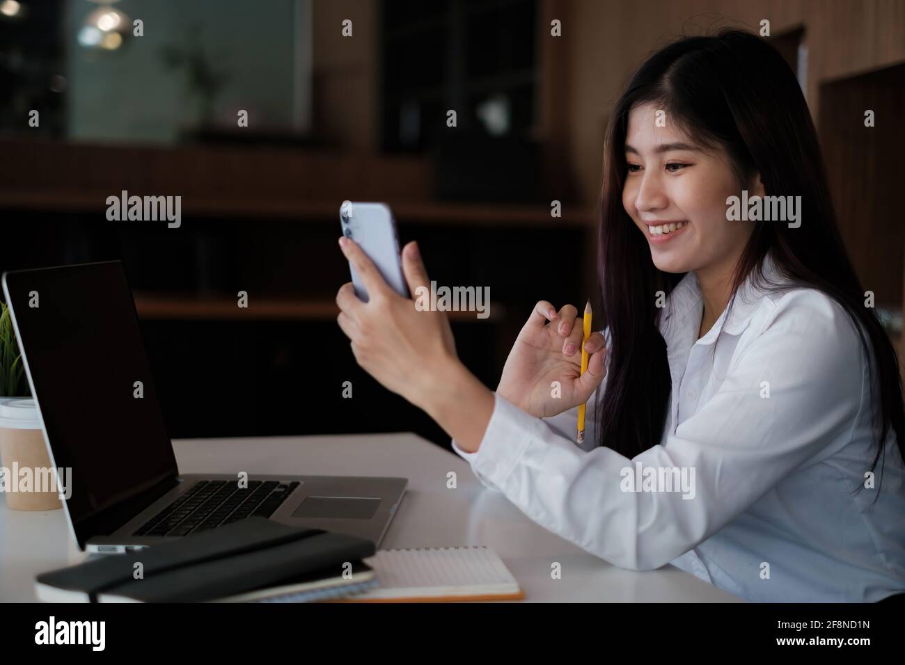 Phone call writing paperwork hi-res stock photography and images - Alamy