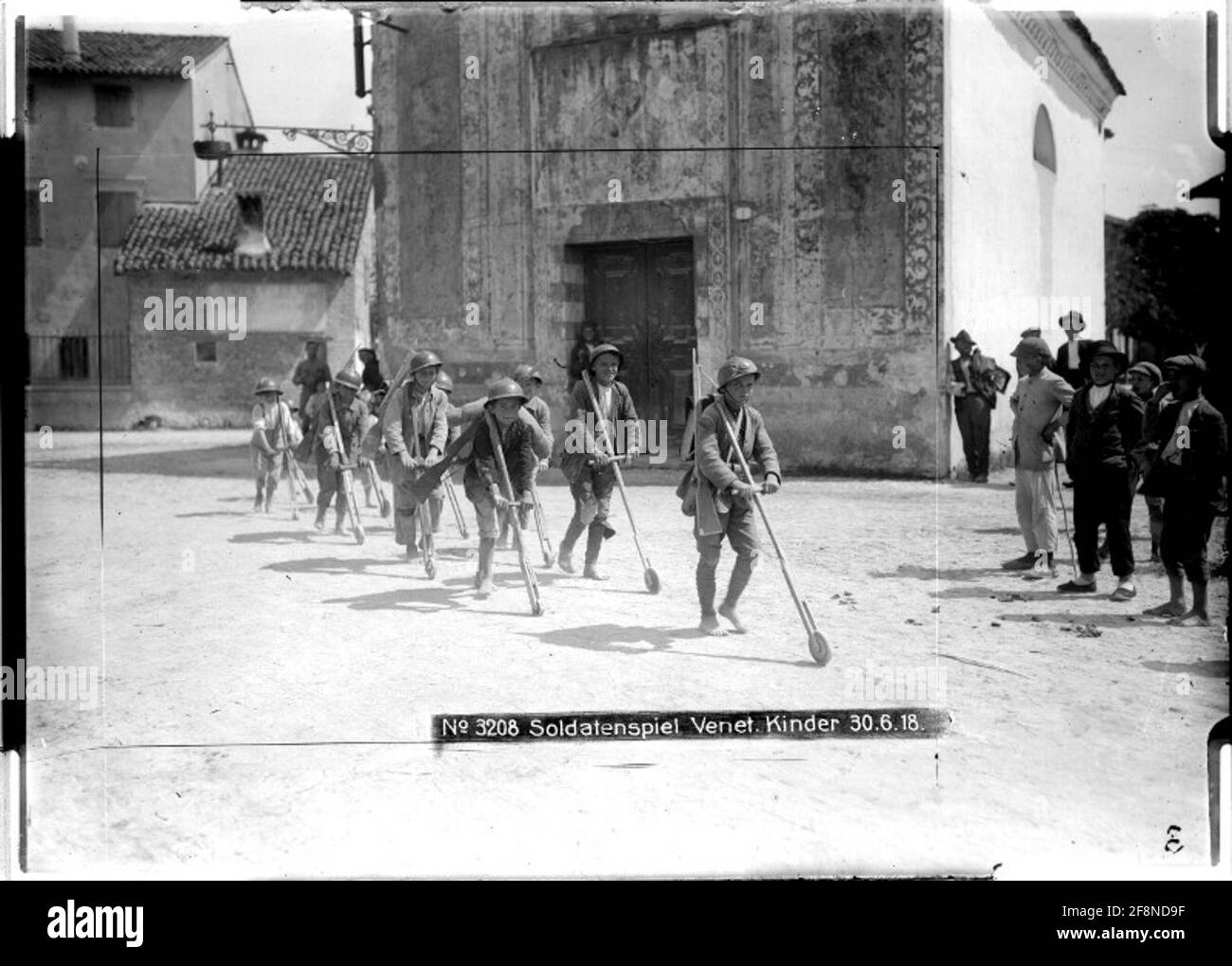 Children playing soldiers hi-res stock photography and images - Alamy