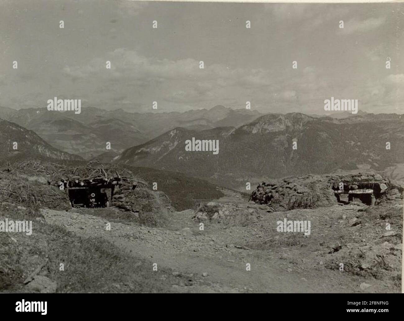 Two 8 cm guns in position, battery 2/40. Point: Mauthner Alpe. Recorded ...