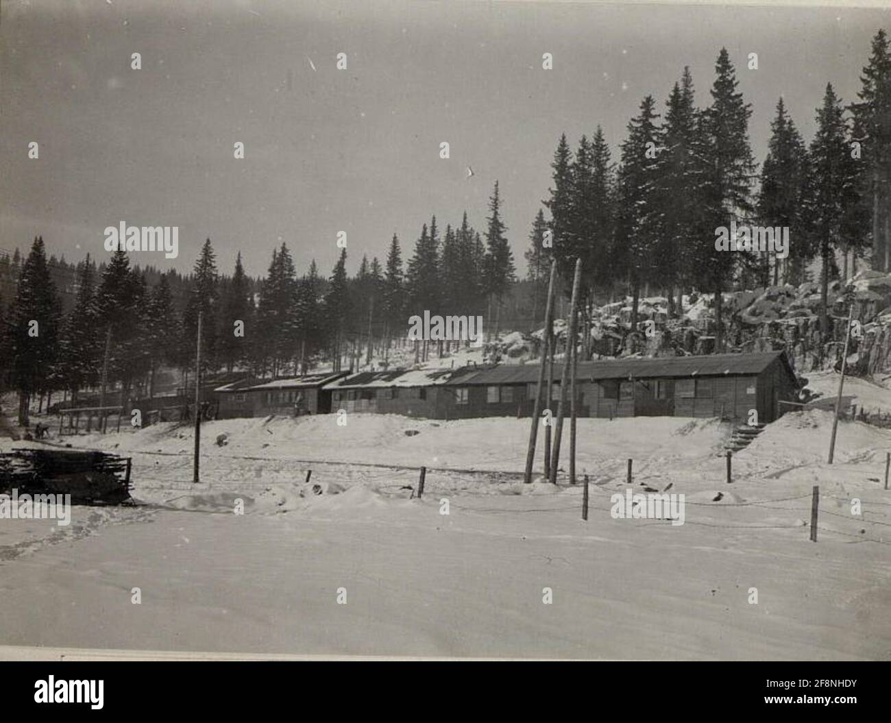 Military shelters hi-res stock photography and images - Alamy