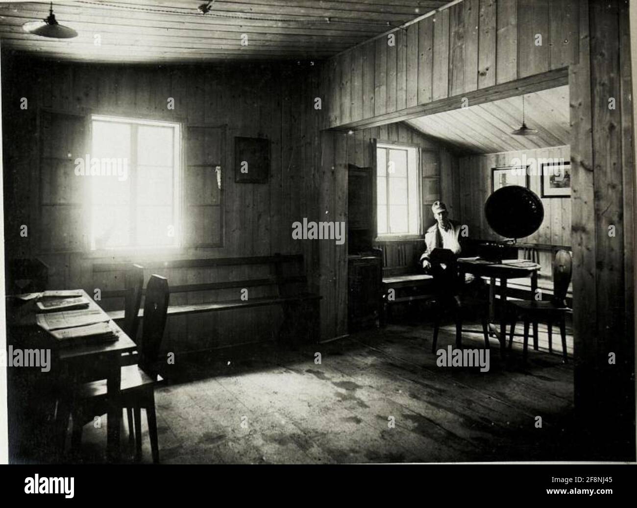 Soldiers at reading room hi-res stock photography and images - Alamy