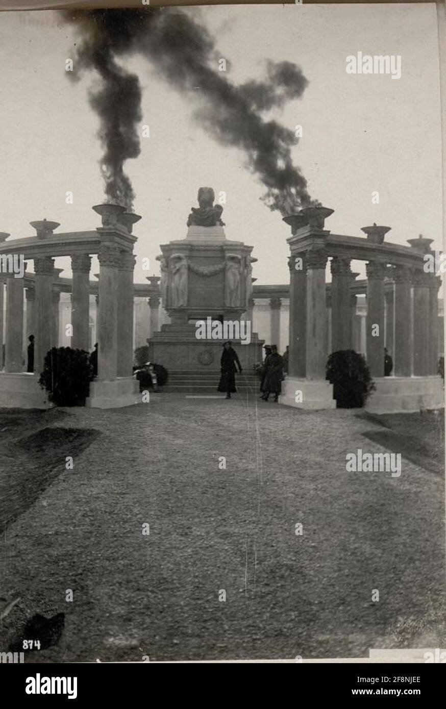 Trent: revelation of the war memorial at the cemetery Stock Photo - Alamy