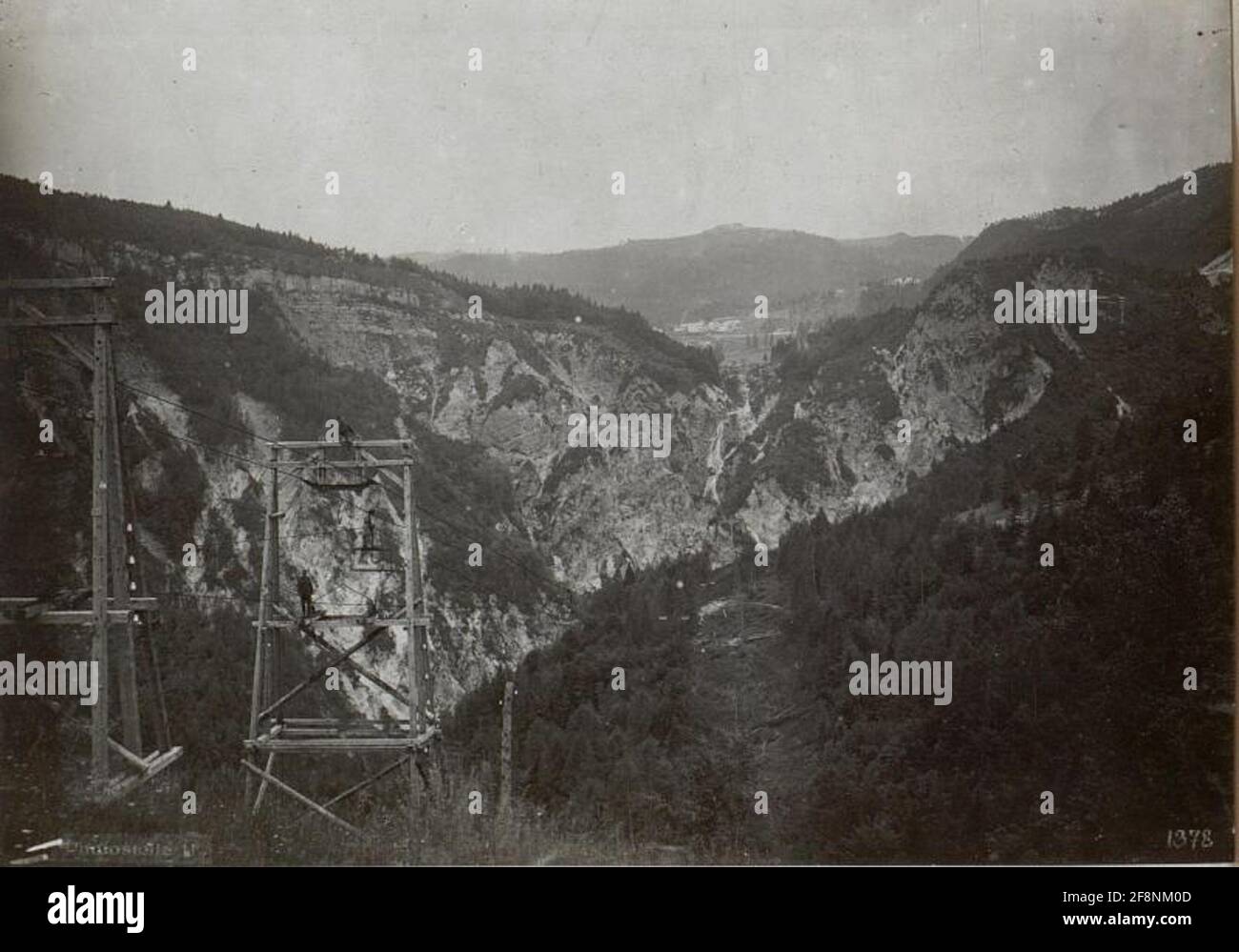 Transportation via cable car hi-res stock photography and images - Alamy