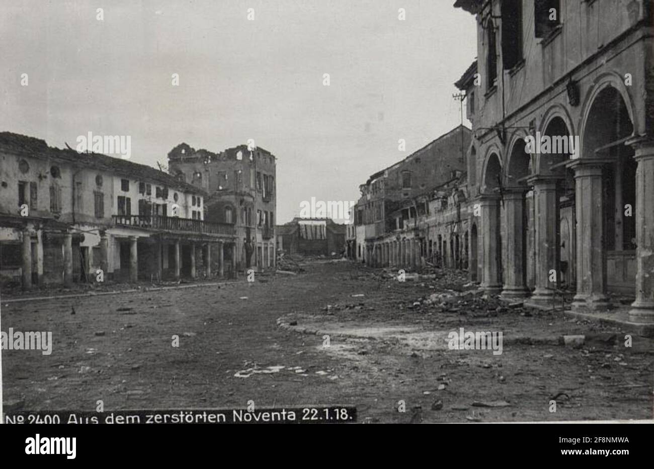 War destroyed cities hi-res stock photography and images - Alamy