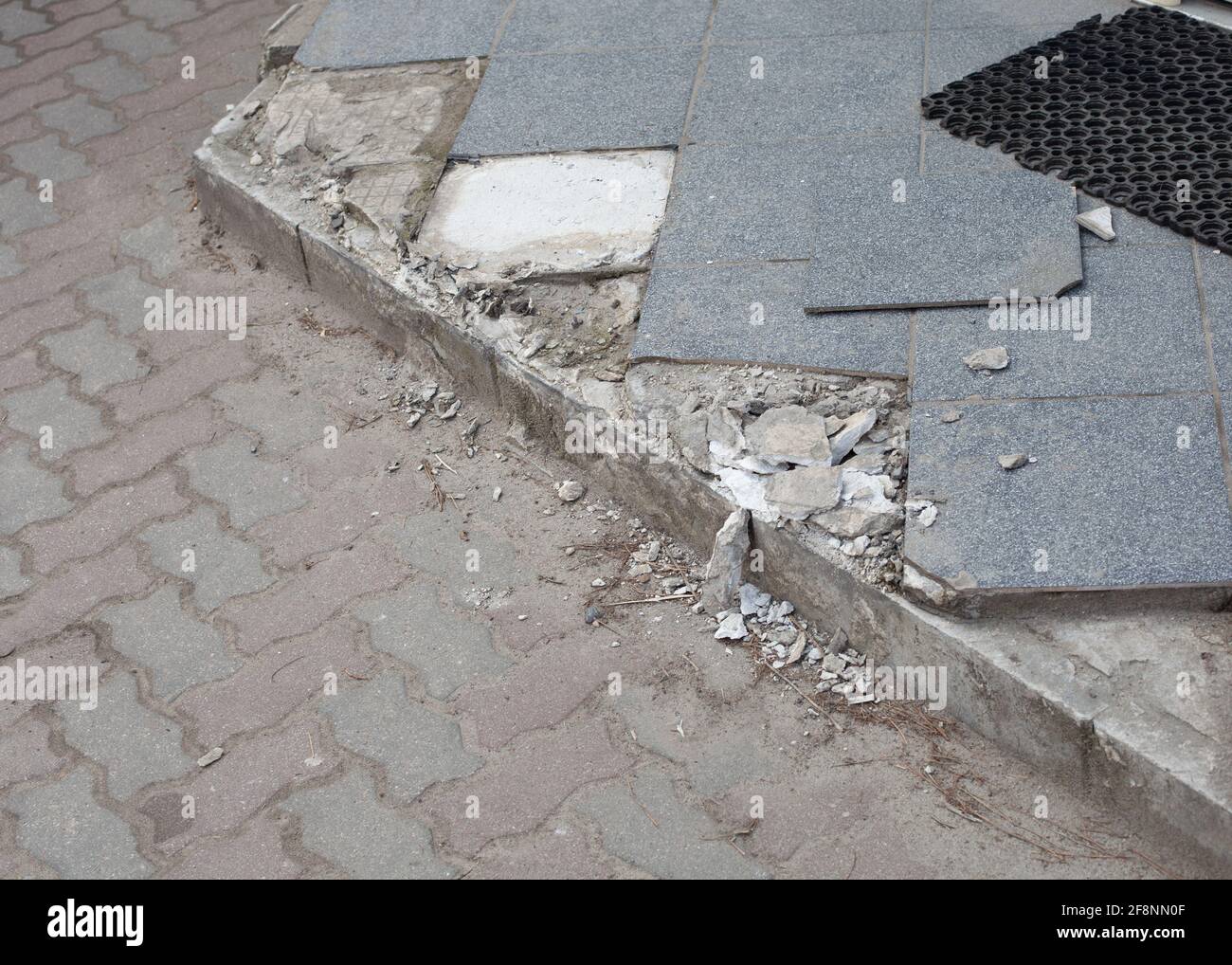 Broke tile hi-res stock photography and images - Alamy