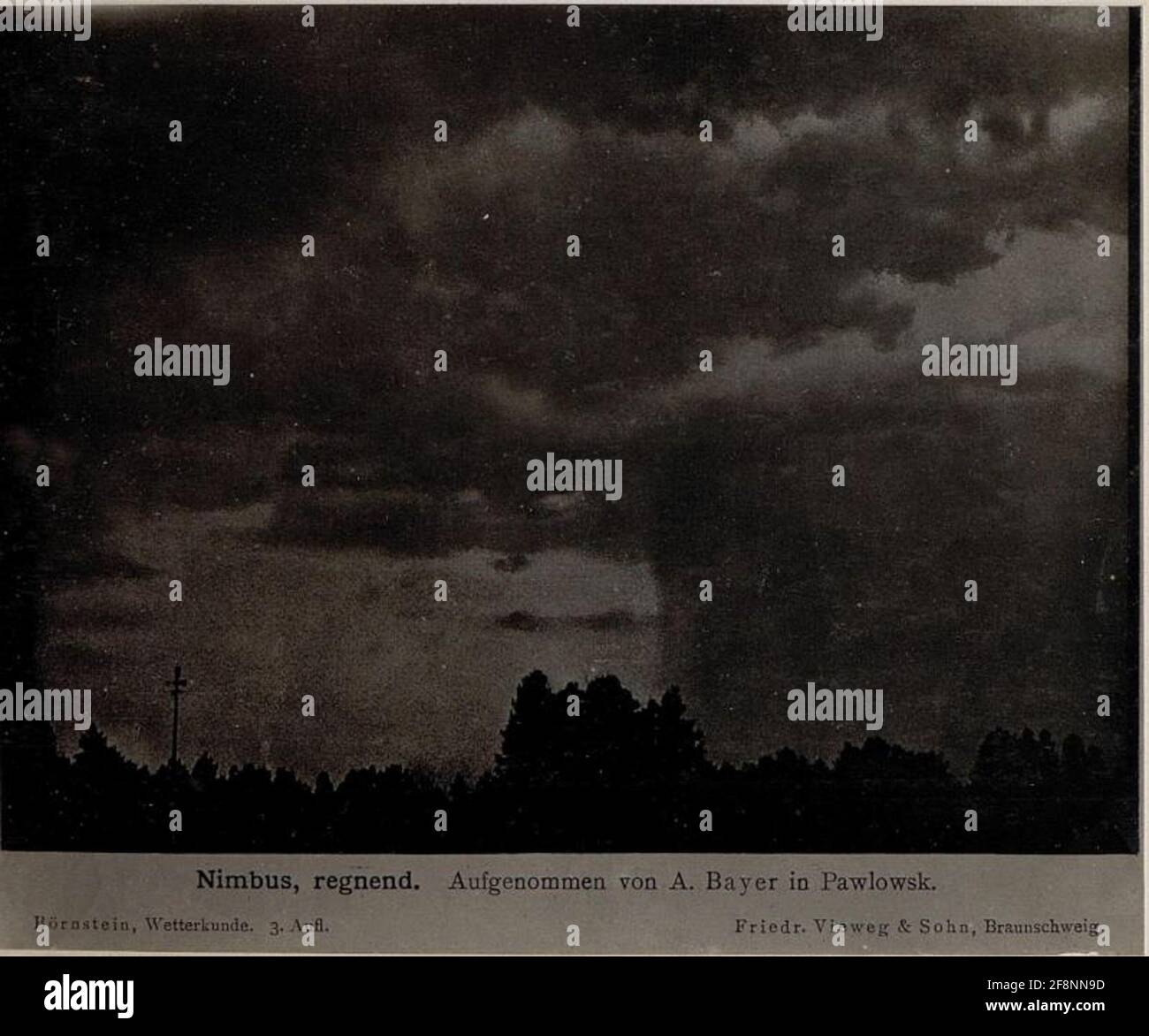 Cloud shot for field weather station. (Nimbus (regending Stock Photo ...