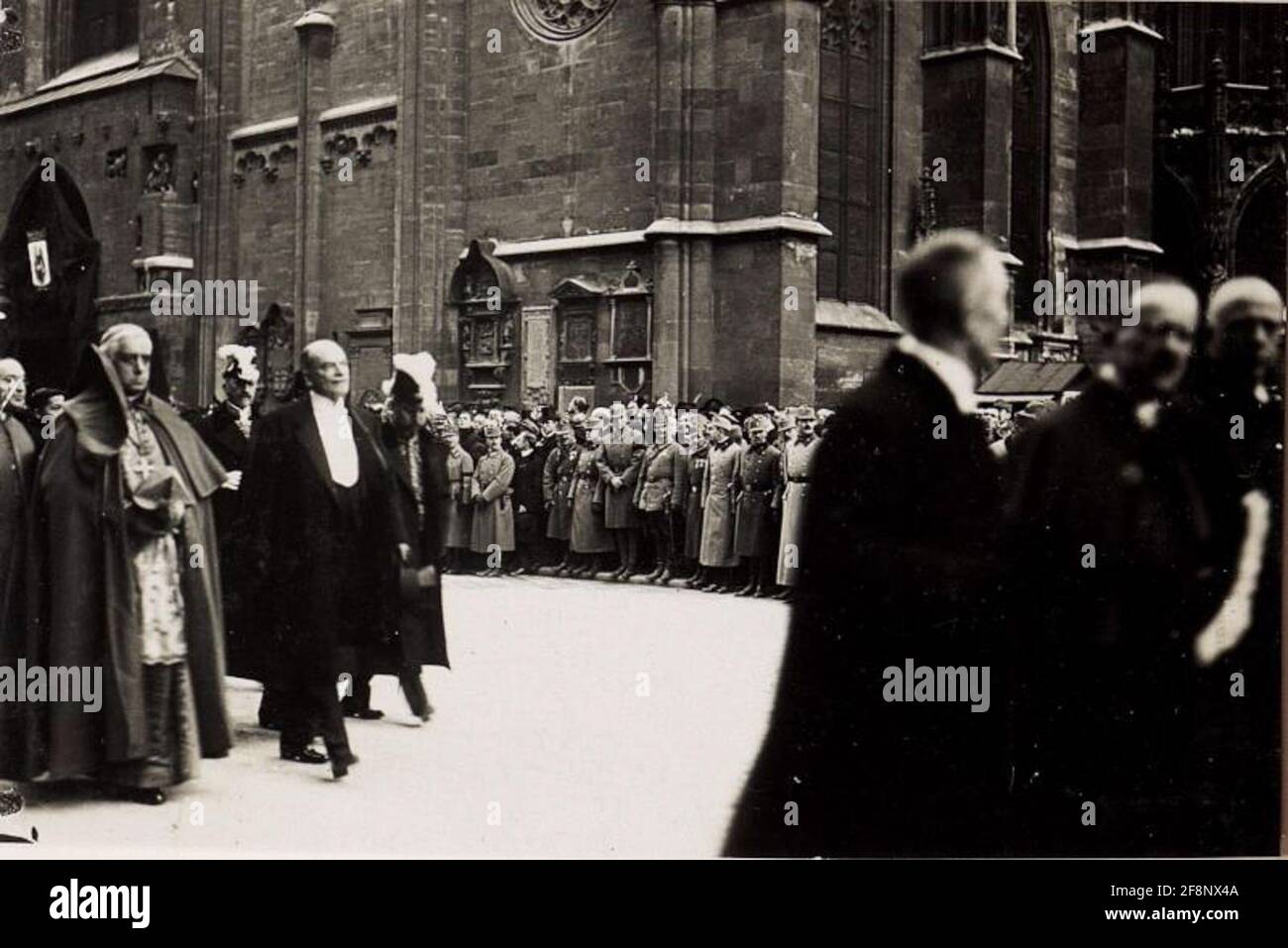 Monarch funeral hi-res stock photography and images - Alamy