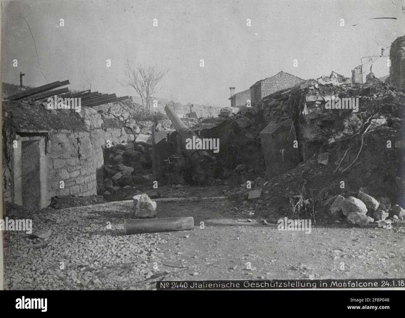 World war 1 an artillery position italian hi-res stock photography and ...