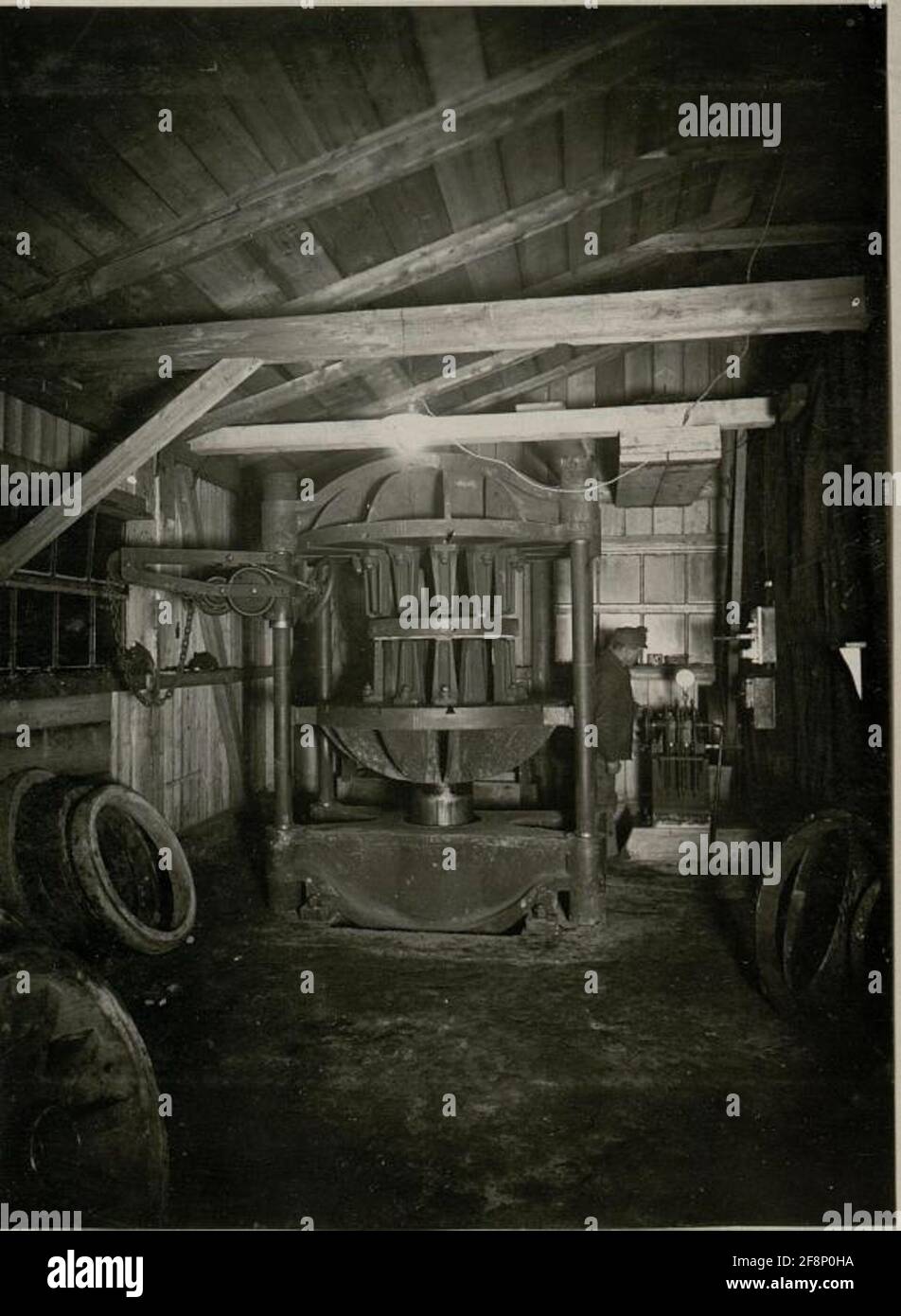 Mechanics servicing car engine hi-res stock photography and images - Alamy