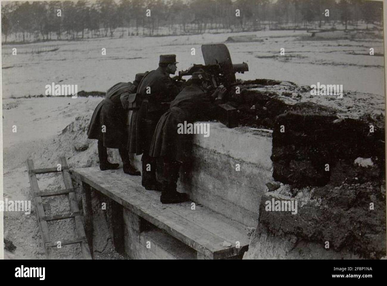 Technical course. Machine gun firing Stock Photo - Alamy