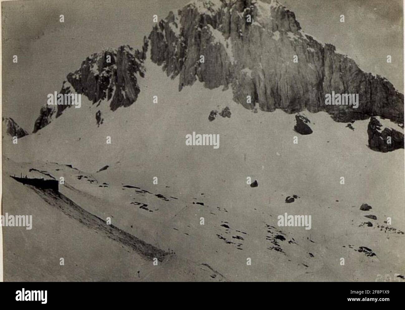 Royal wall hi-res stock photography and images - Alamy