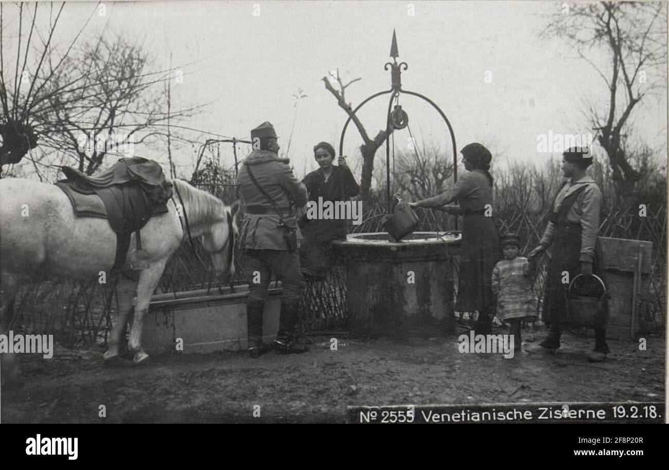 Venetian cistern hi-res stock photography and images - Alamy