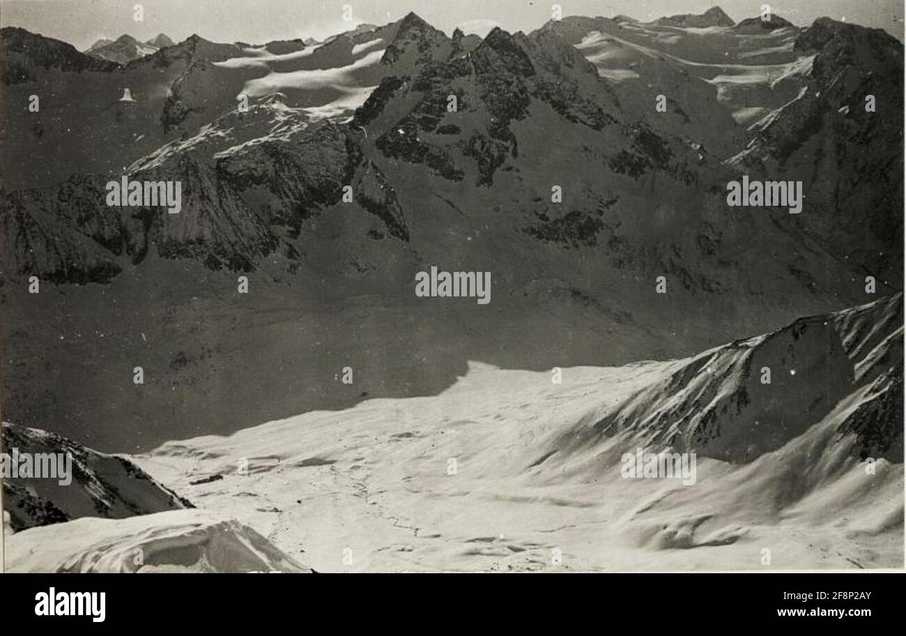 Panorama: Viewpoint Tonal ¤ 2846. View of Cima.di Presena - Passo ...