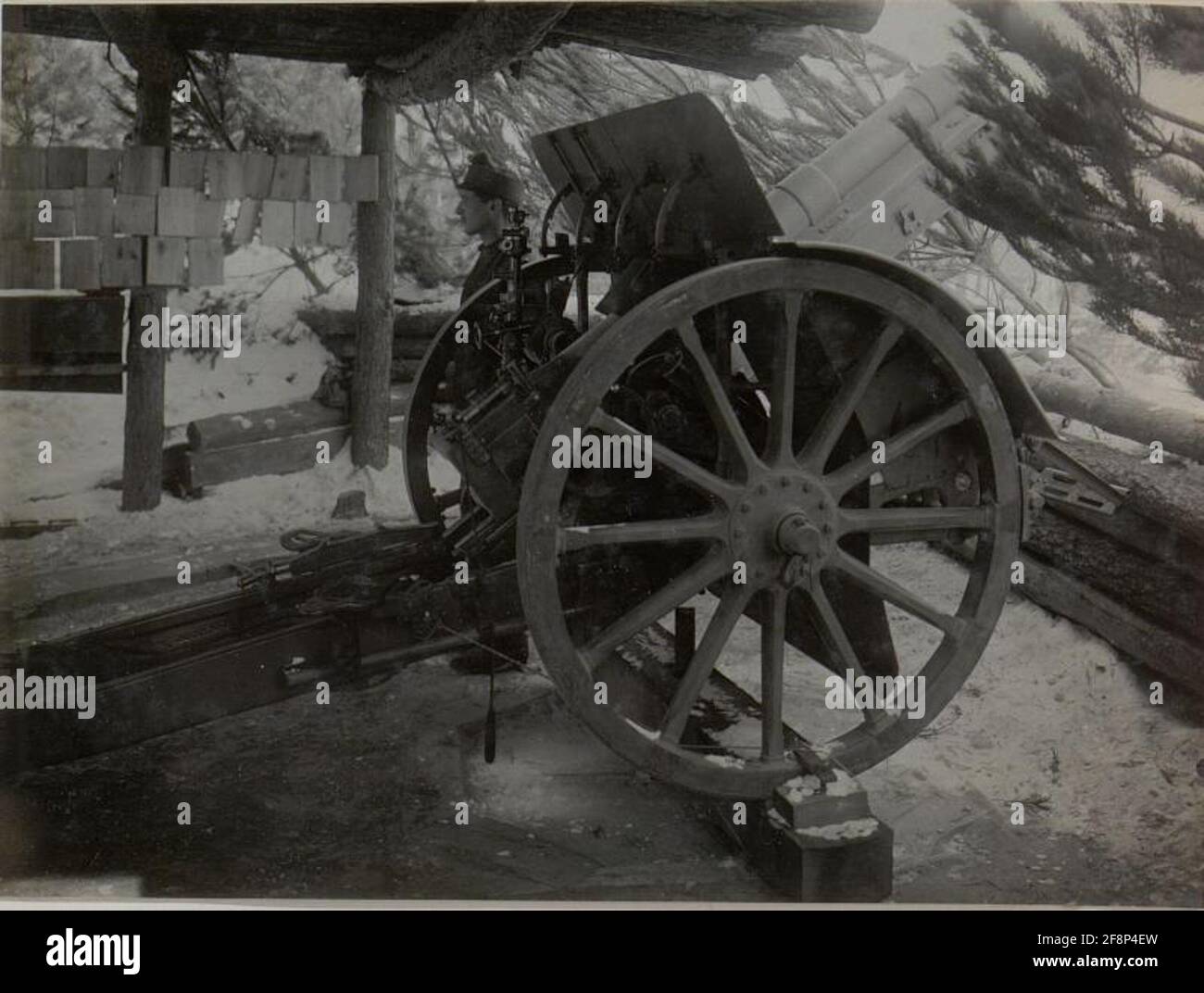 Modern Skoda 15cm howitzer in position Stock Photo - Alamy