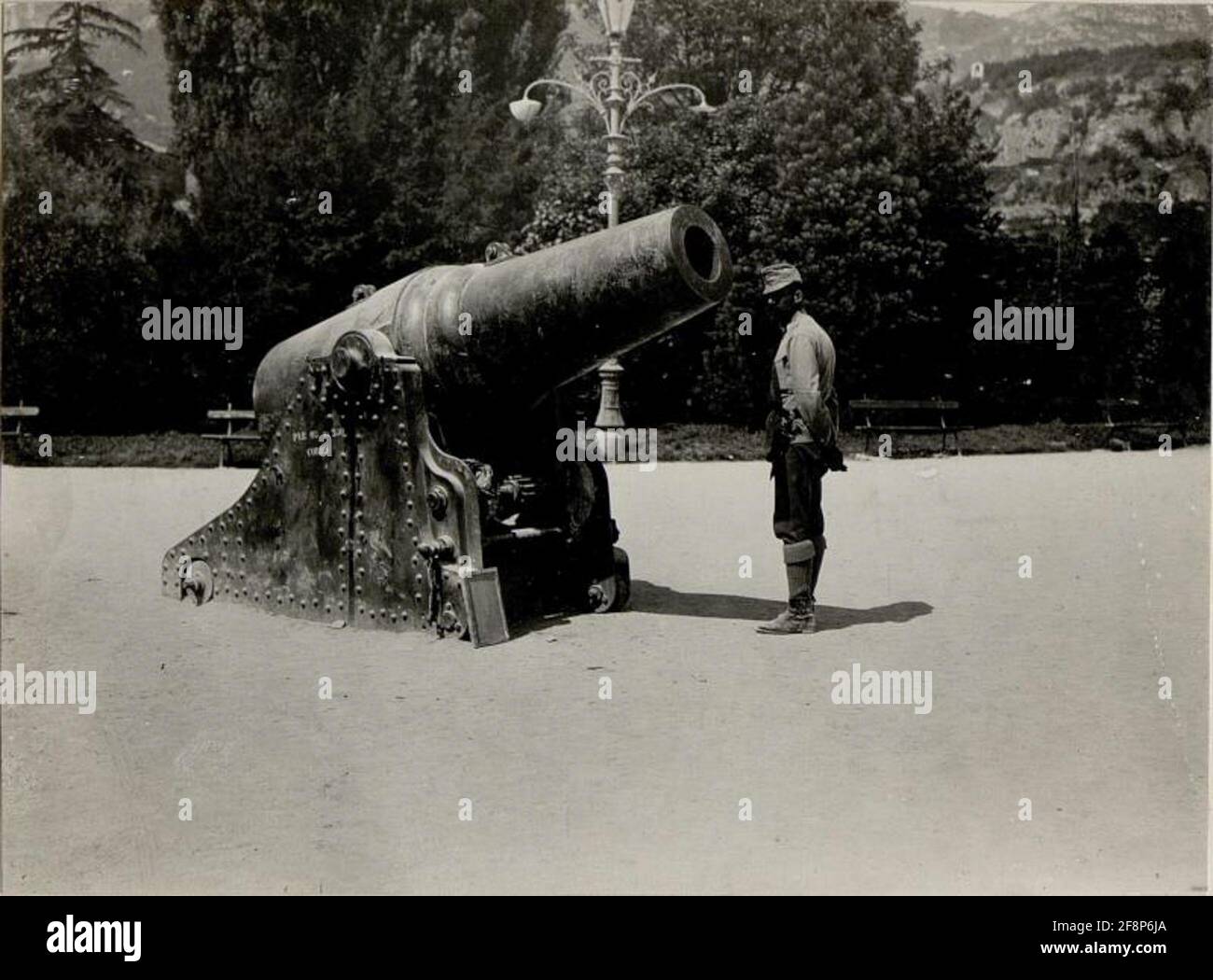 28 cm gun hi-res stock photography and images - Alamy