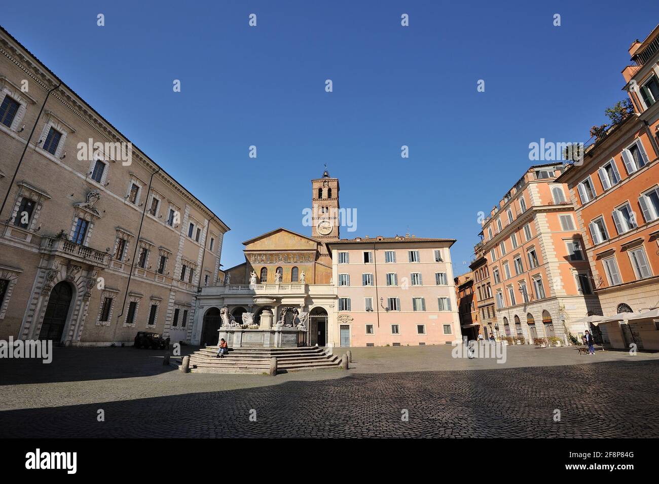 Piazza di Santa Maria in Trastevere, Rome, Italy Stock Photo - Alamy