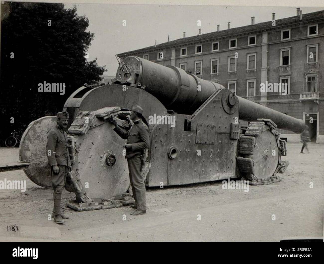 Large caliber cannon hi-res stock photography and images - Alamy